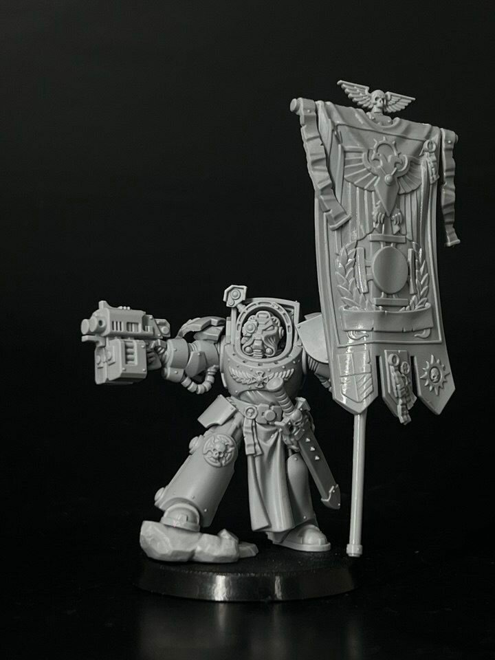 Знаменосец в терминаторском доспехе. Ancient in terminator armour миниатюра по вселенной warhammer40k