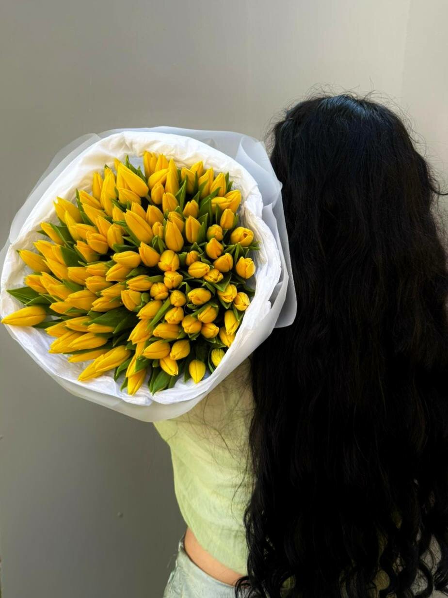 Букет 101 жёлтый тюльпан — монобукет свежих тюльпанов YELLOW TULIPS под ленту