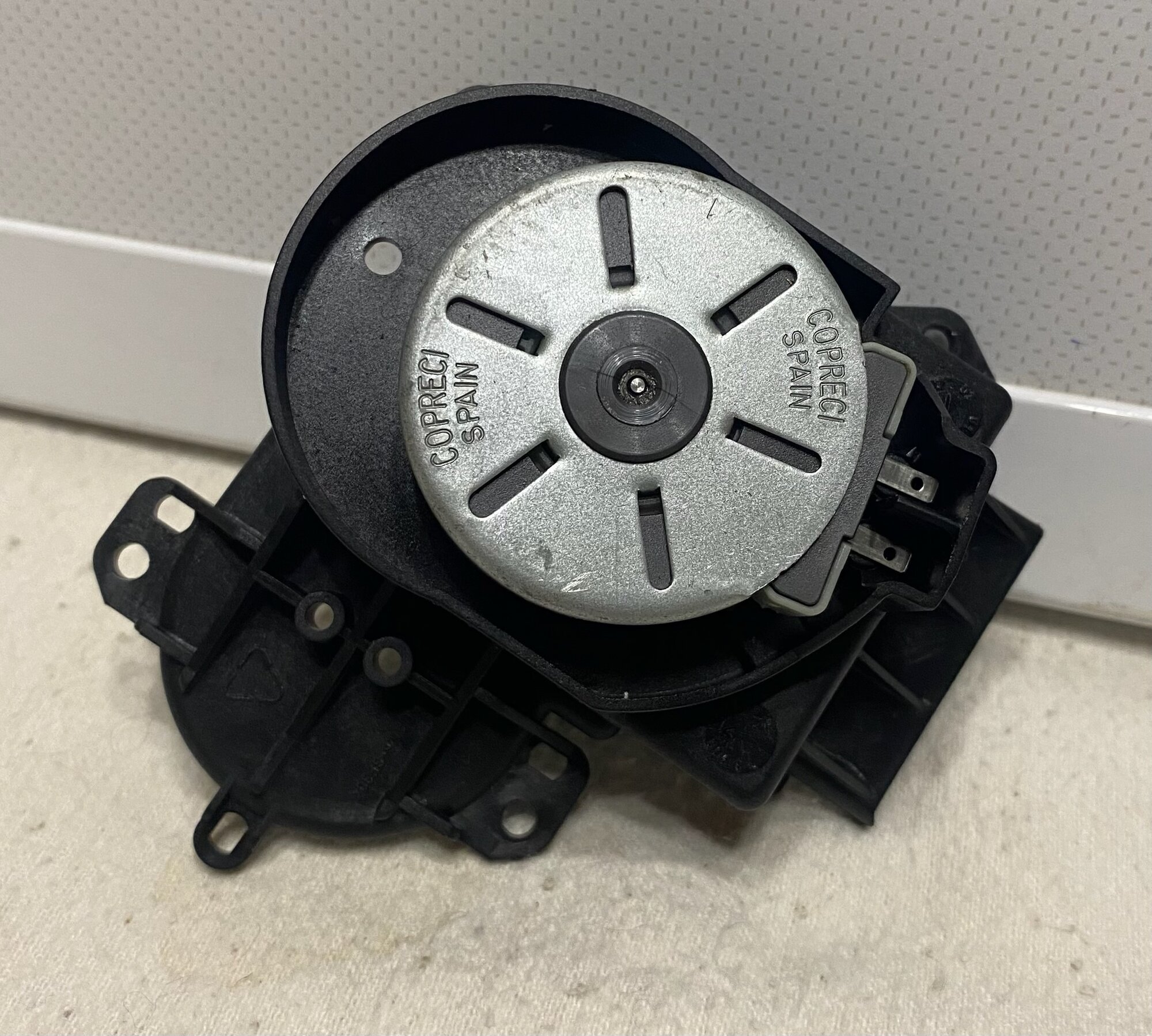 Актуатор/ распределитель потоков (моторчик) для посудомоечных машин Bosch (Бош), Siemens (Сименс), Gaggenau (Гаггенау), Kuppersbusch (Купперсбуш)