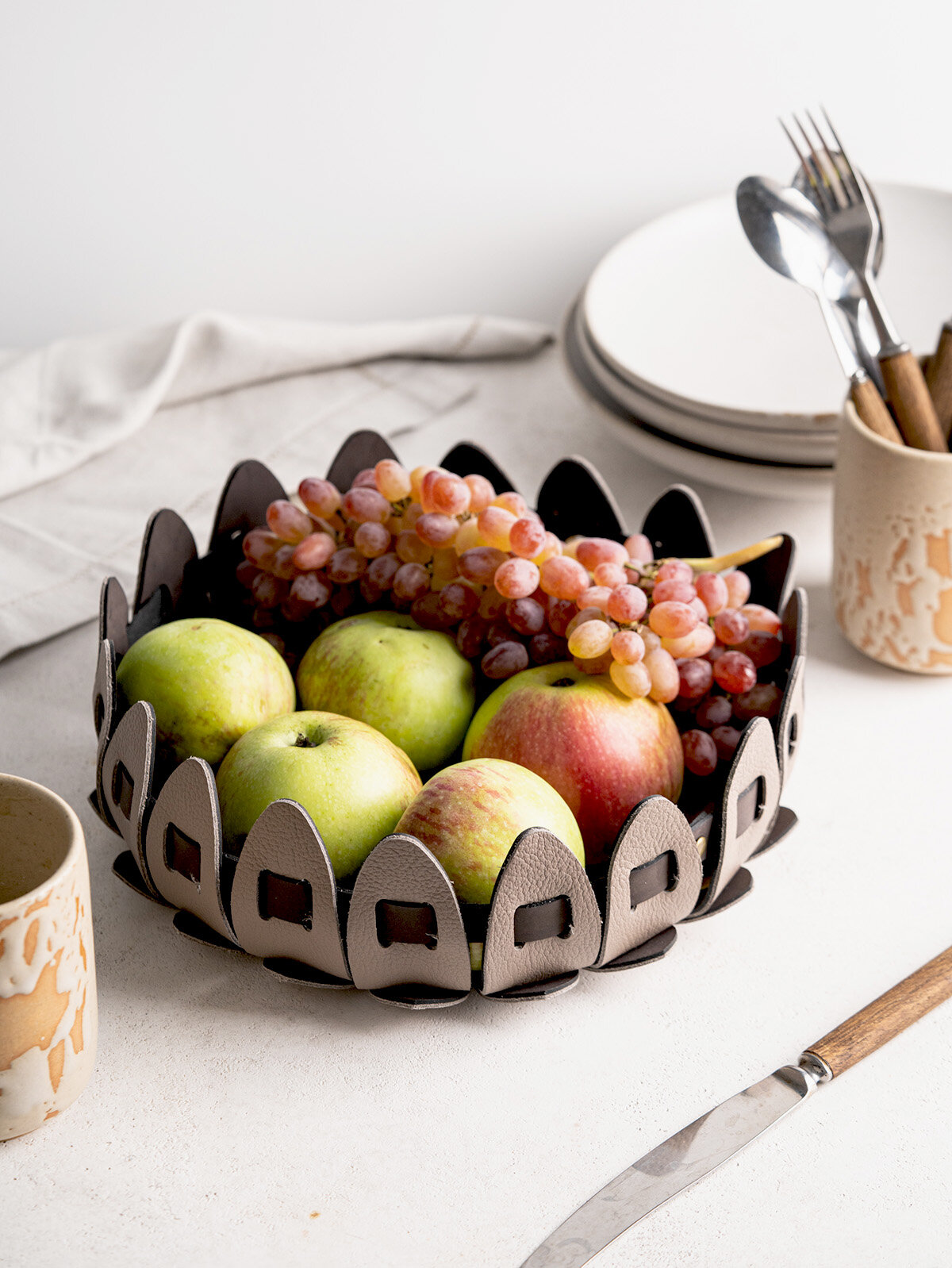 Кожаная конфетница, фруктовница, блюдо для кухни, Weston Grey by J.Audmorr, натуральная кожа, цвет - серый