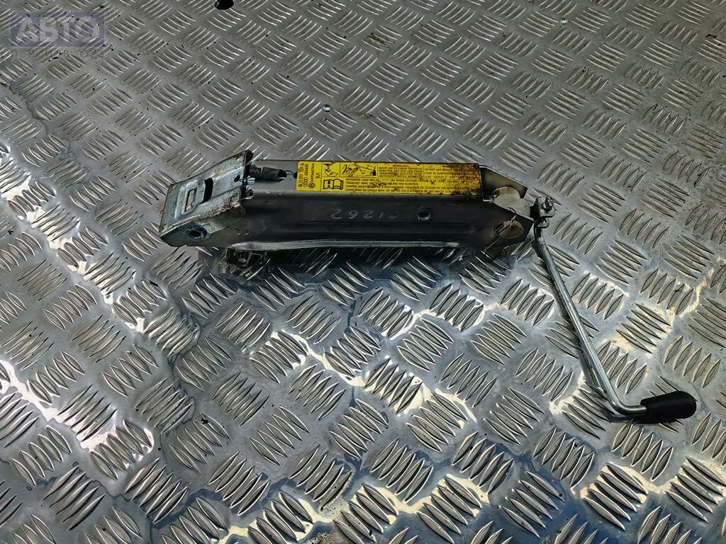 Домкрат Volkswagen Golf-4