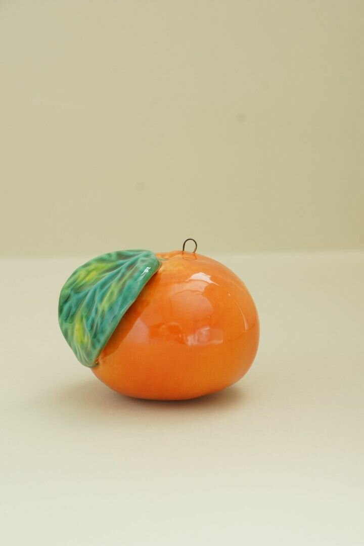 Ёлочная игрушка "Мандарин на ёлочку". Ярославская майолика. Керамика ручной работы. Сделано в России.