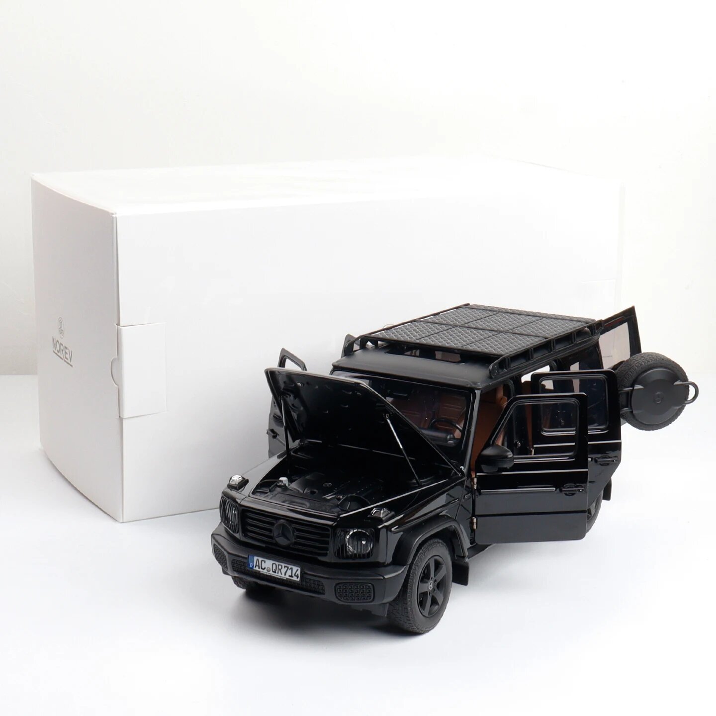Модель автомобиля Mercedes-Benz G500 G-Class черный Norev 1:18