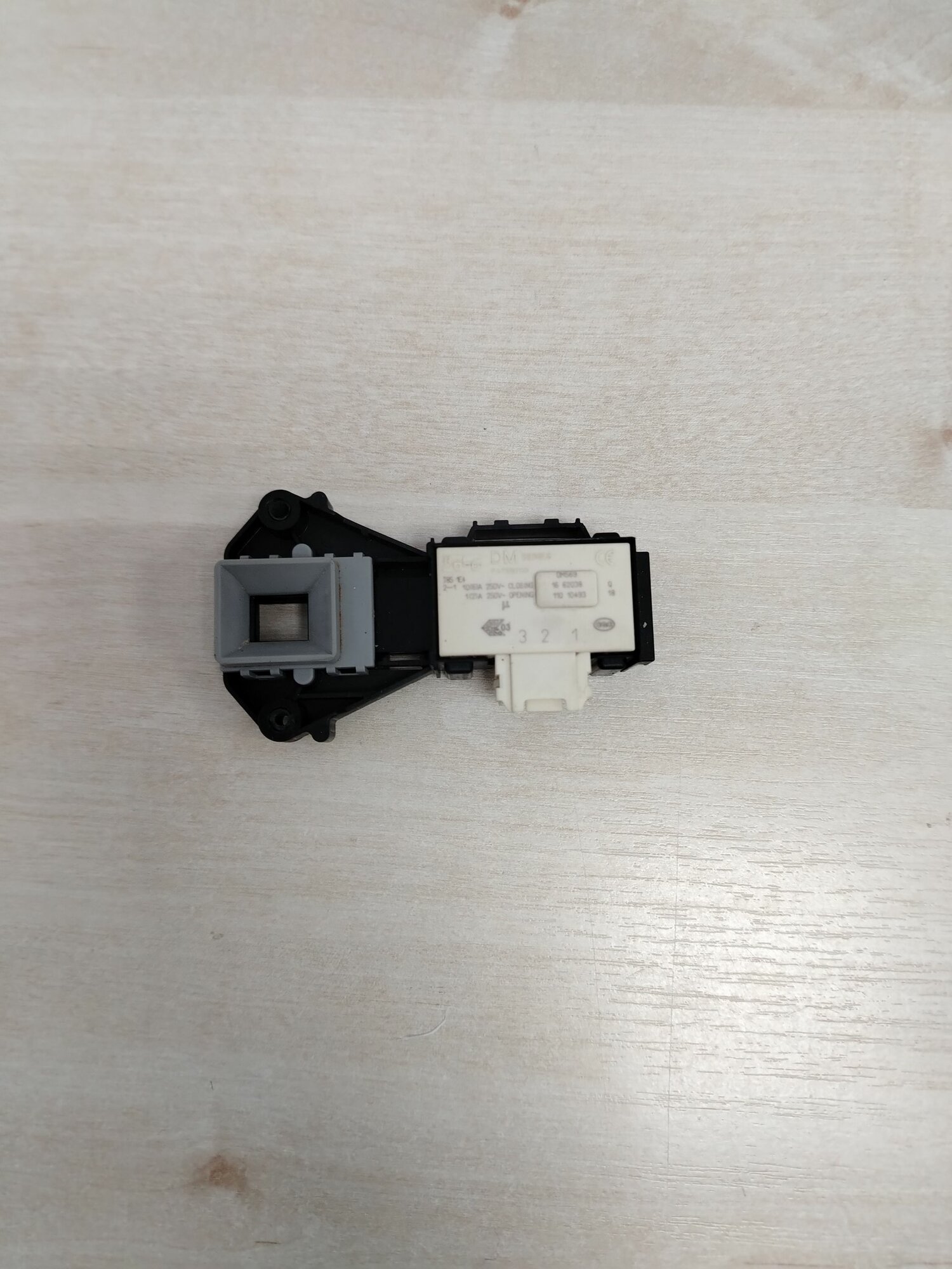 Блокировка люка для стиральной машины Bauknecht, Whirlpool Rold DM569517, DM569, 461971428361. Товар уцененный.