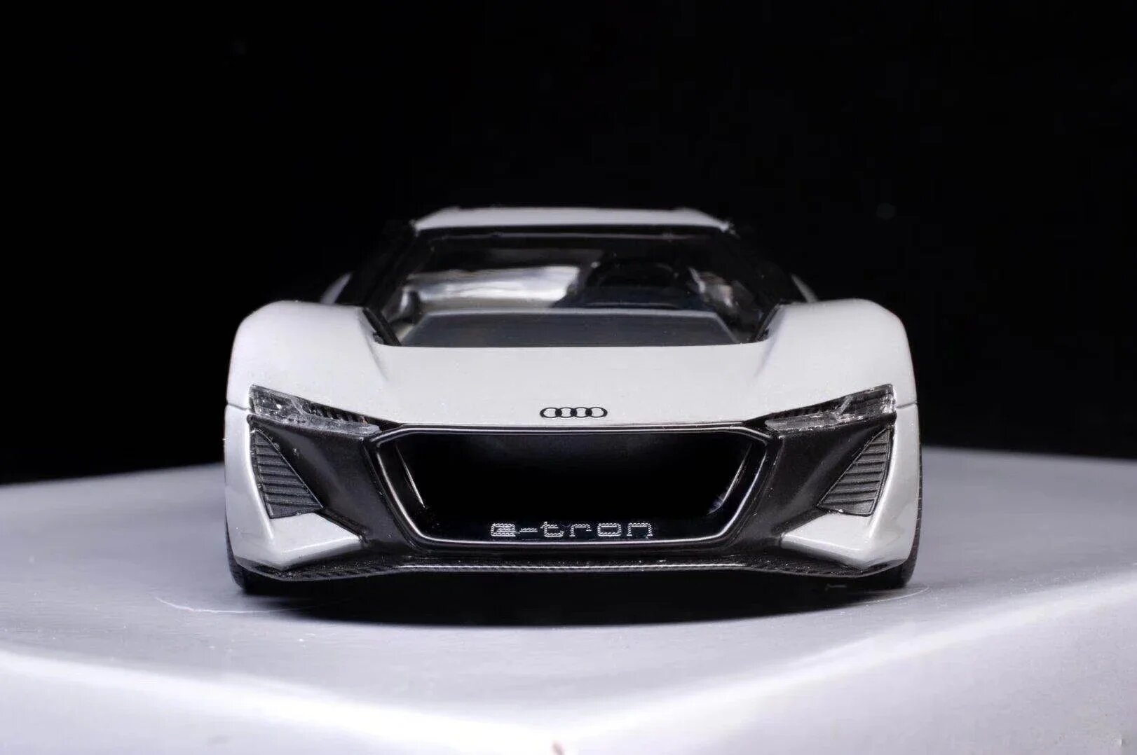 Модель автомобиля Audi PB18 e-tron 1:43, цвет: For AUDI PB 18 etron