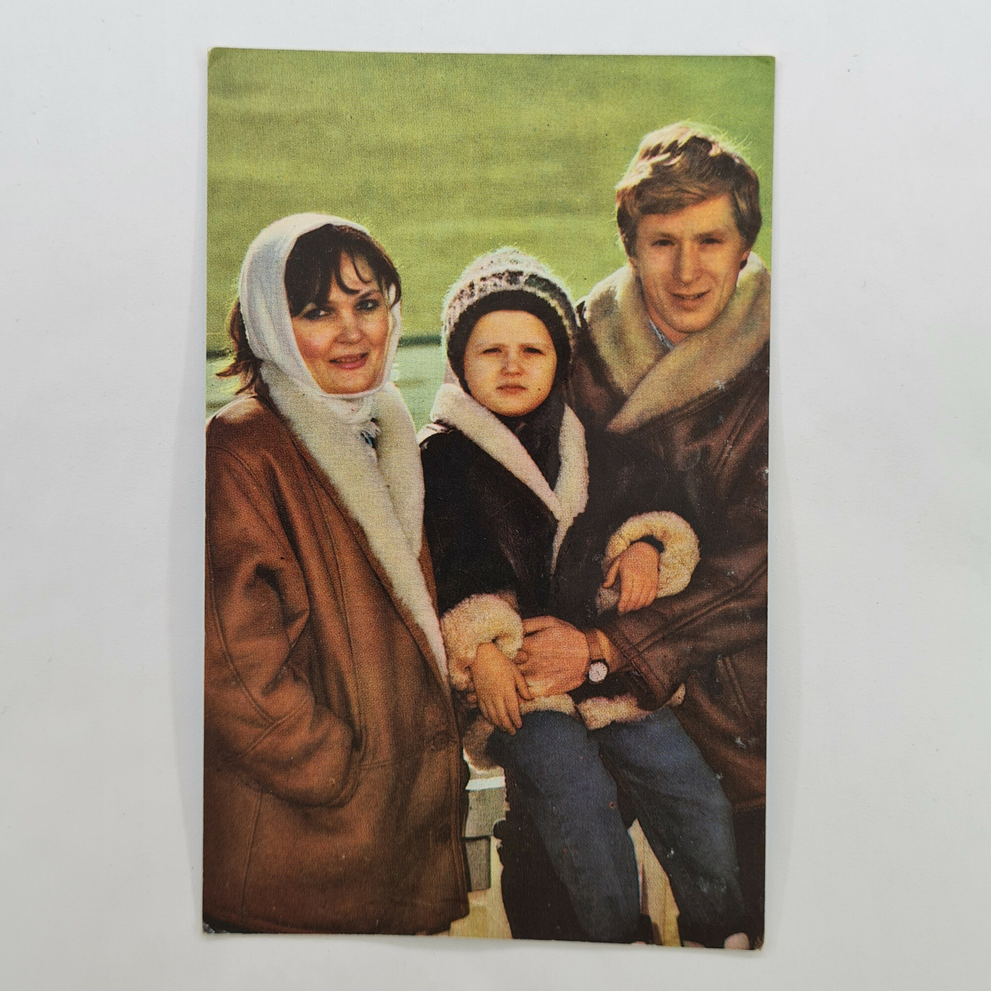 Карманный календарик 1990. Семейный портрет на фоне природы. Календарь винтажный