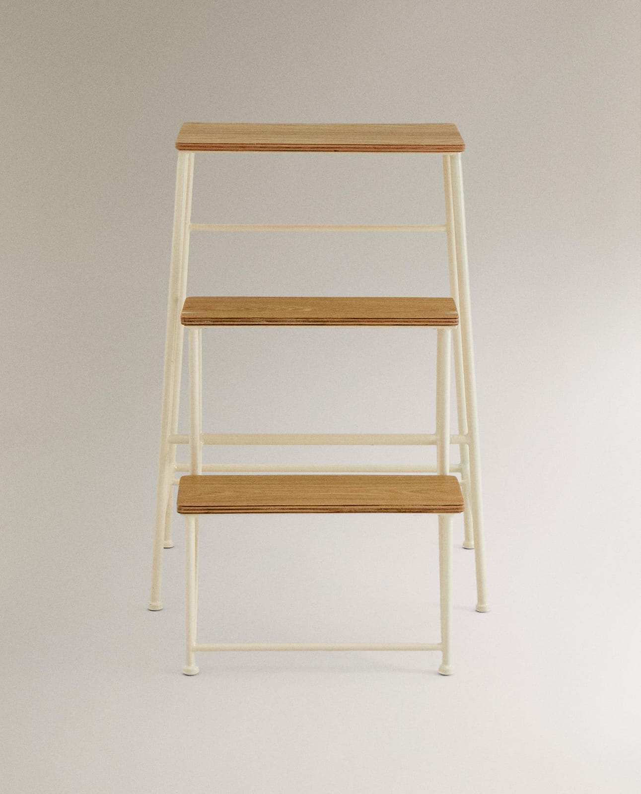 Табурет-стремянка ZARA HOME с тремя ступенями, светло-бежевый, 65 x 48 x 61 см 7247/077/052-99