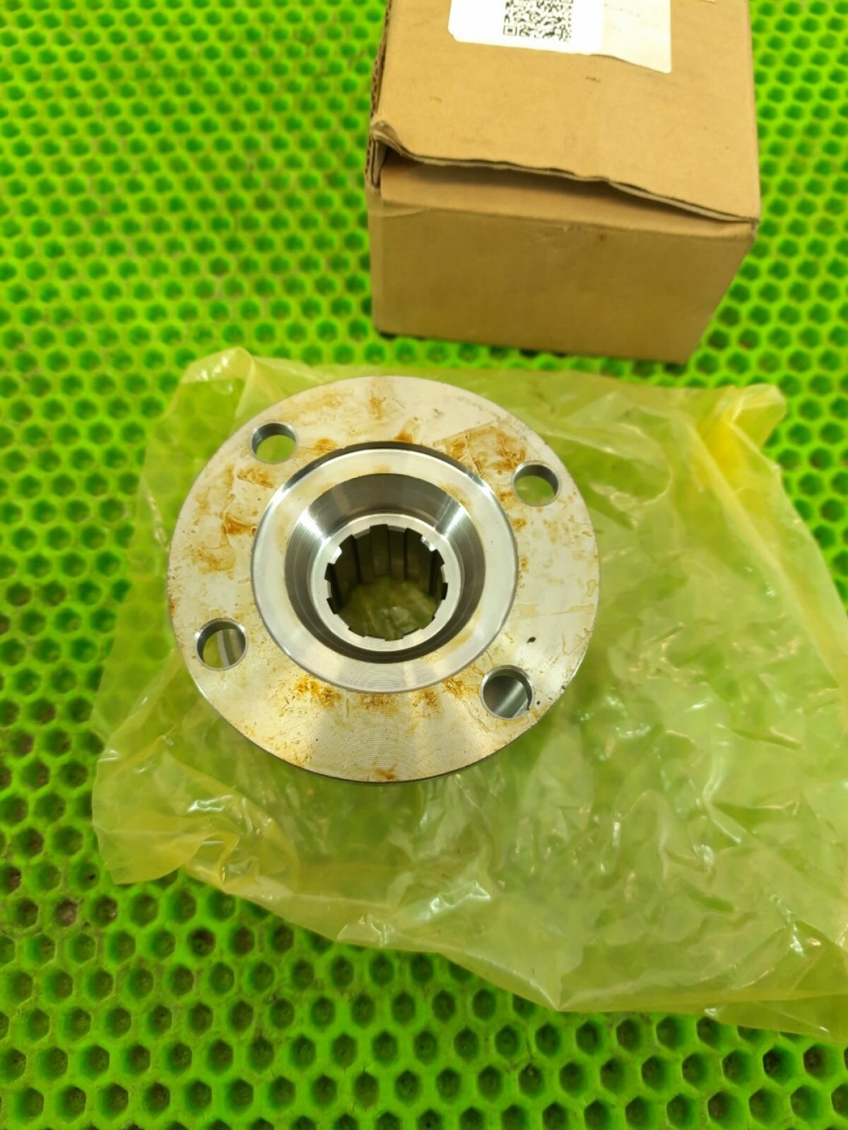 Фланец крепления карданного вала 692402100