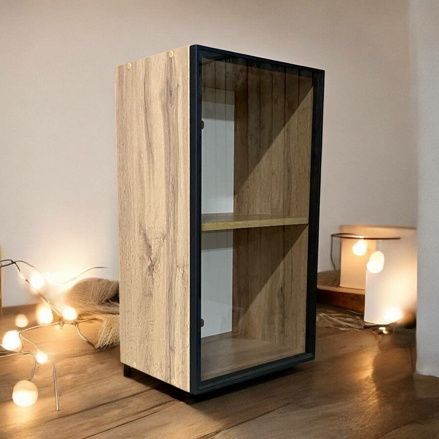 Шкаф-пенал навесной со стеклом