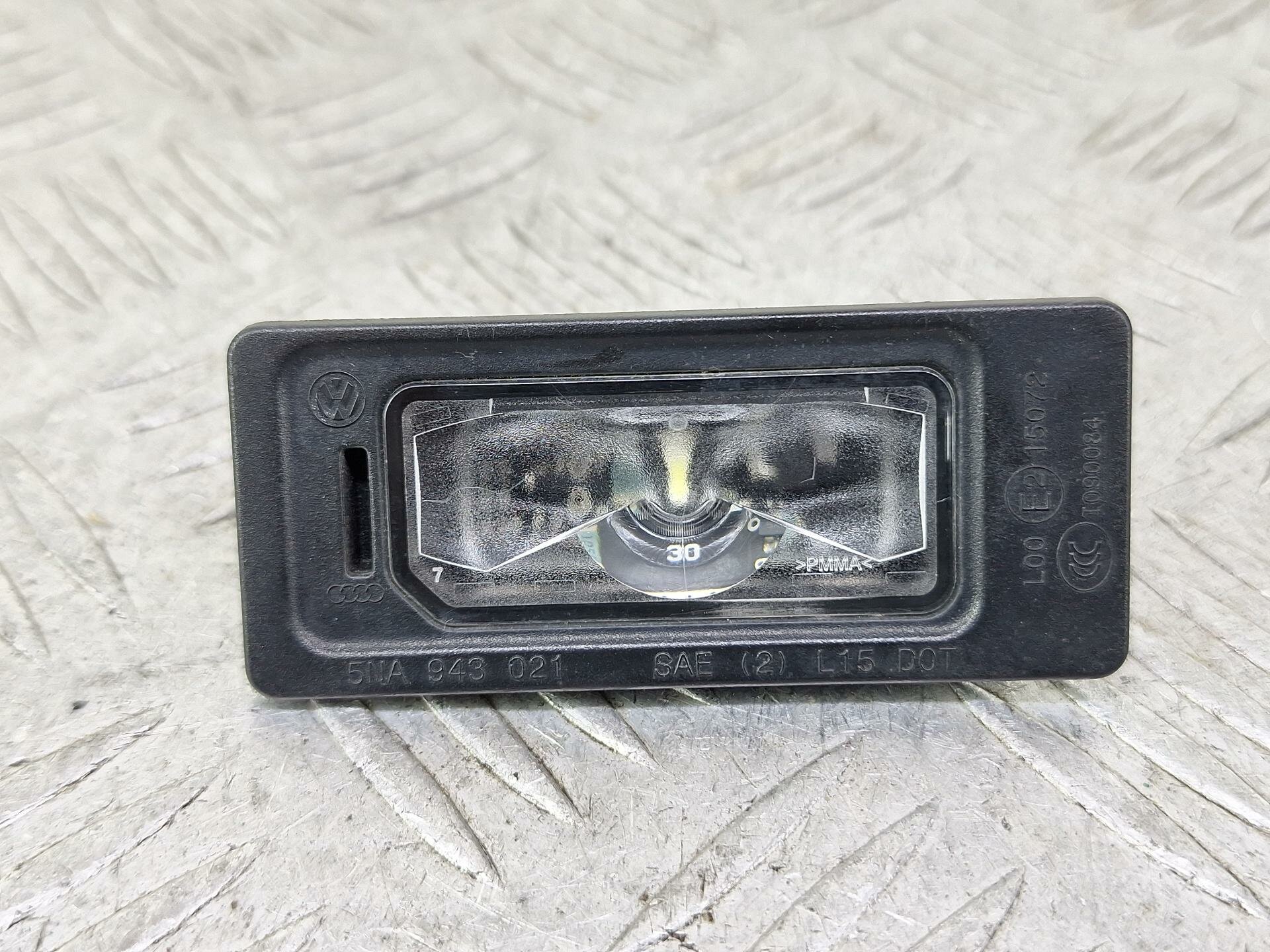 Подсветка номера Audi A4 B9 2017 17092253