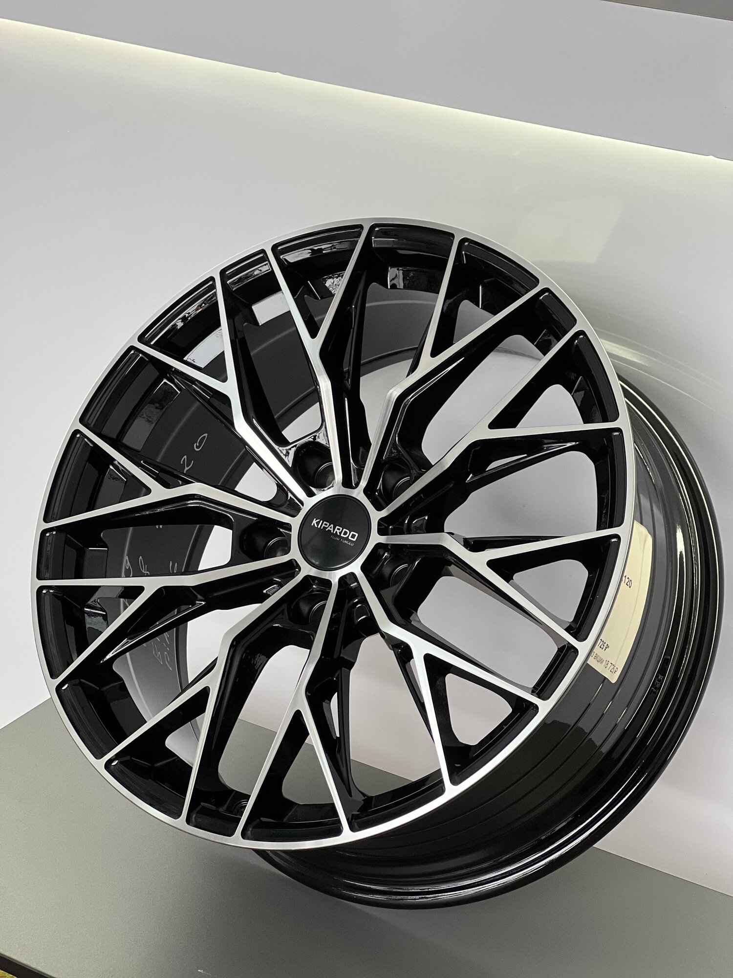 Колесные диски комплект (4 штуки) KF19 R18 8J PCD5х120 ET35 DIA72.6 BM