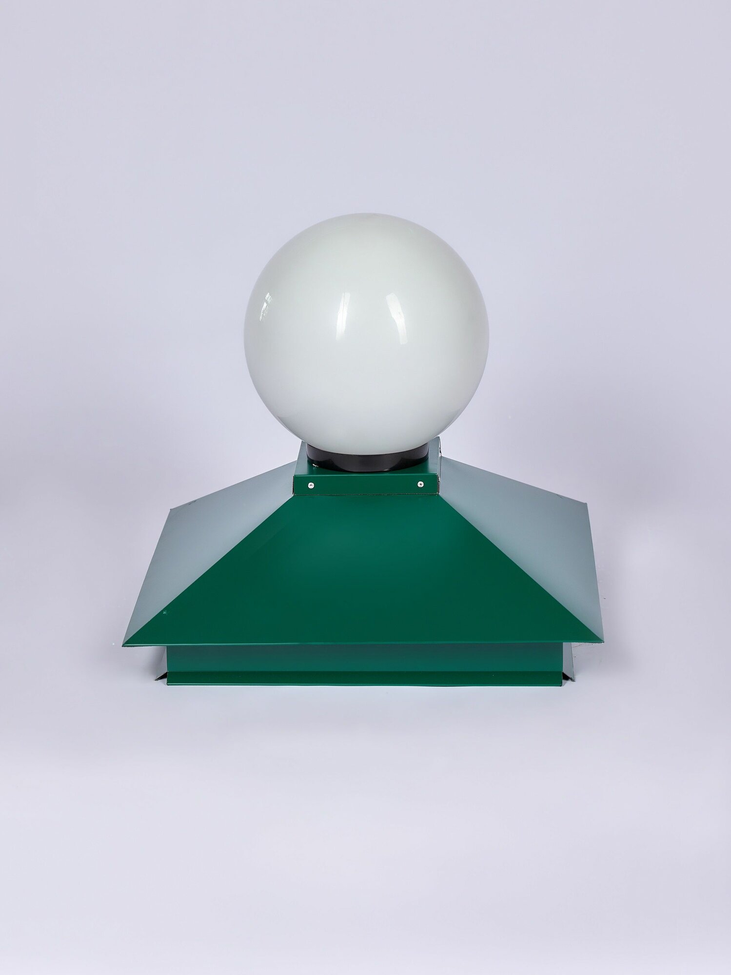 Металлический колпак на столб зеленый с фонарем