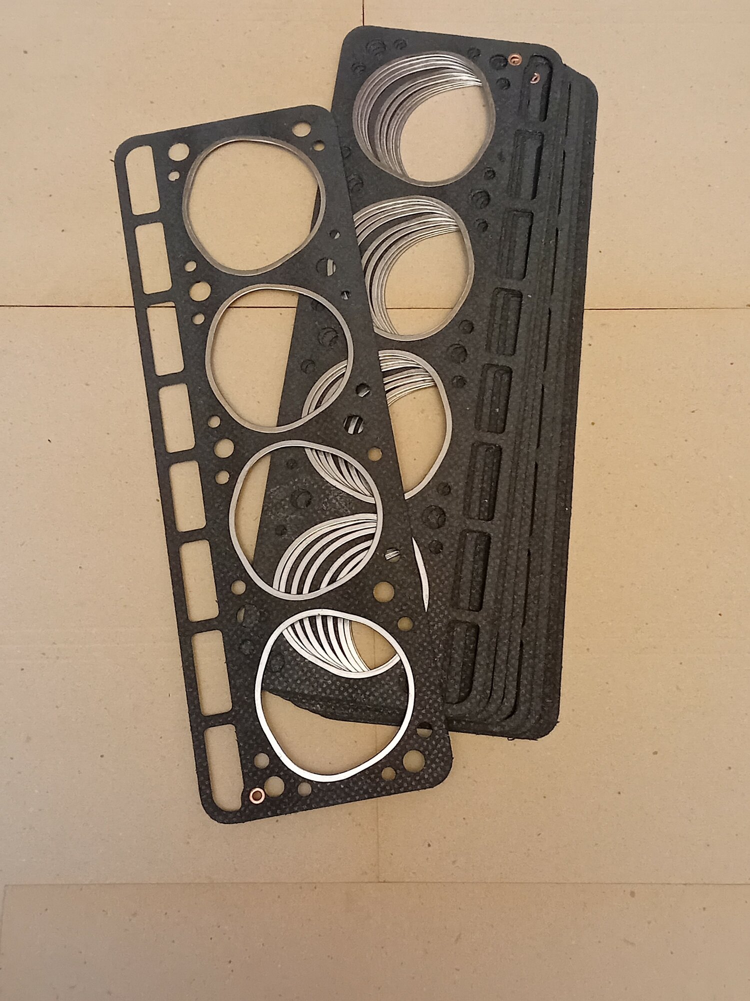 Прокладки ГБЦ 10 штук безасбестовые круглые отверстия для Газель, волга с ЗМЗ-402 . TECHNO DRIVE.