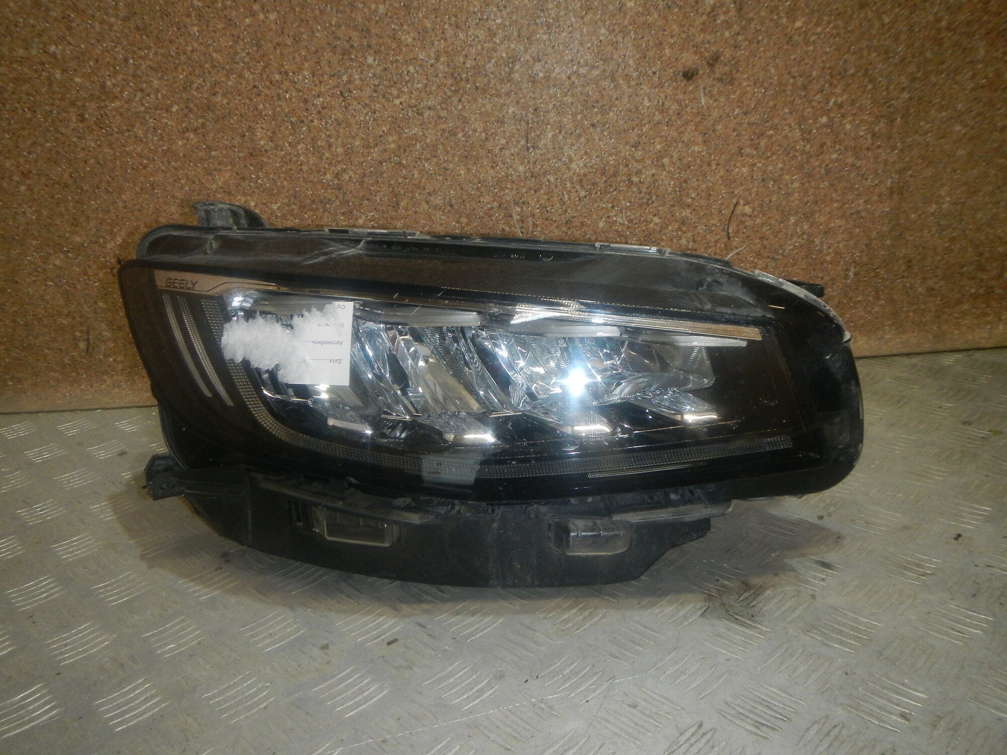 Б/У Фара правая, Geely (Джили)-ATLAS PRO (21-) GEELY ATLAS PRO (21-) С блоком Сломано 4 крепления, нет куска корпуса, тре...