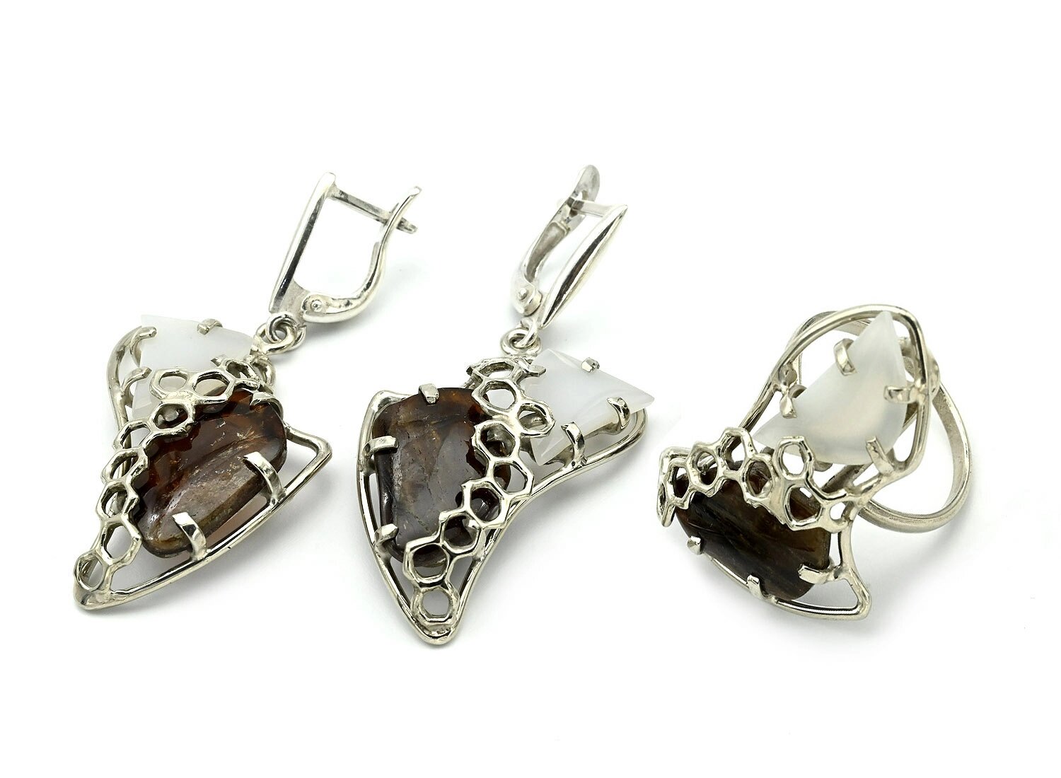 Комплект бижутерии: серьги, кольцо, кристалл