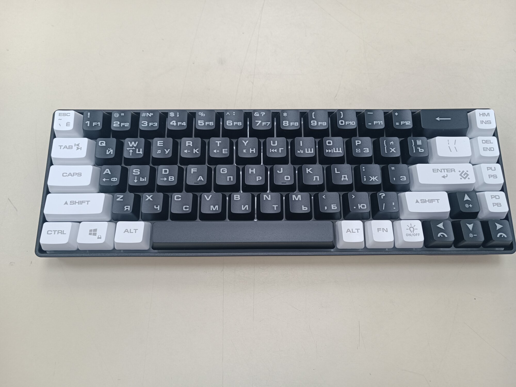 Клавиатура Defender Aris GK-349, USB, белый/черный тип подключения: проводная, интерфейс: USB-test