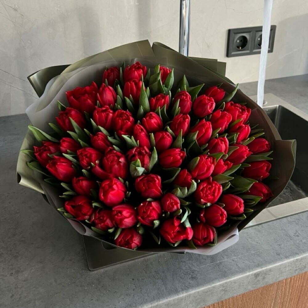 Букет Пионовидные красные Тюльпаны 49 штук