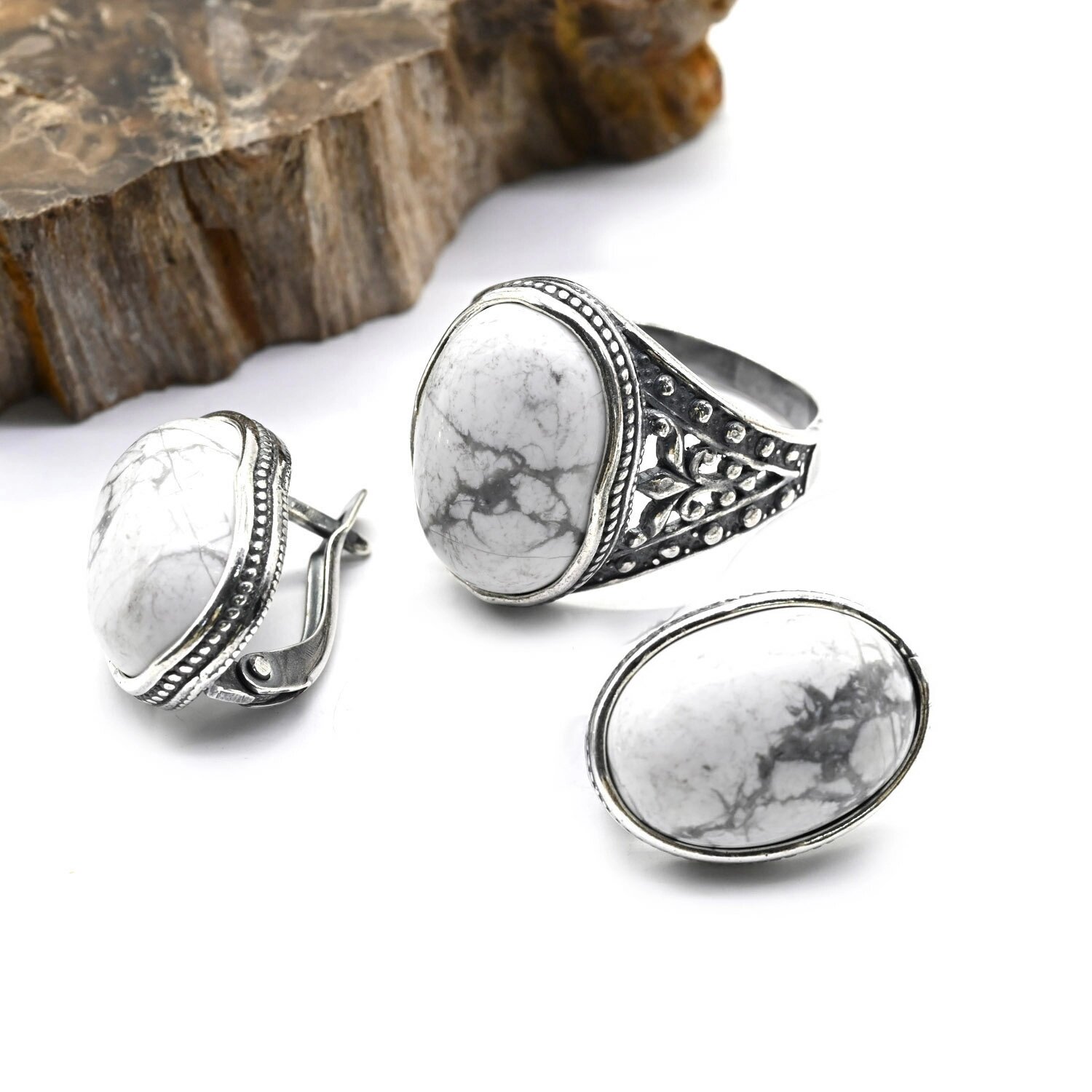 Комплект бижутерии: кольцо, кахолонг