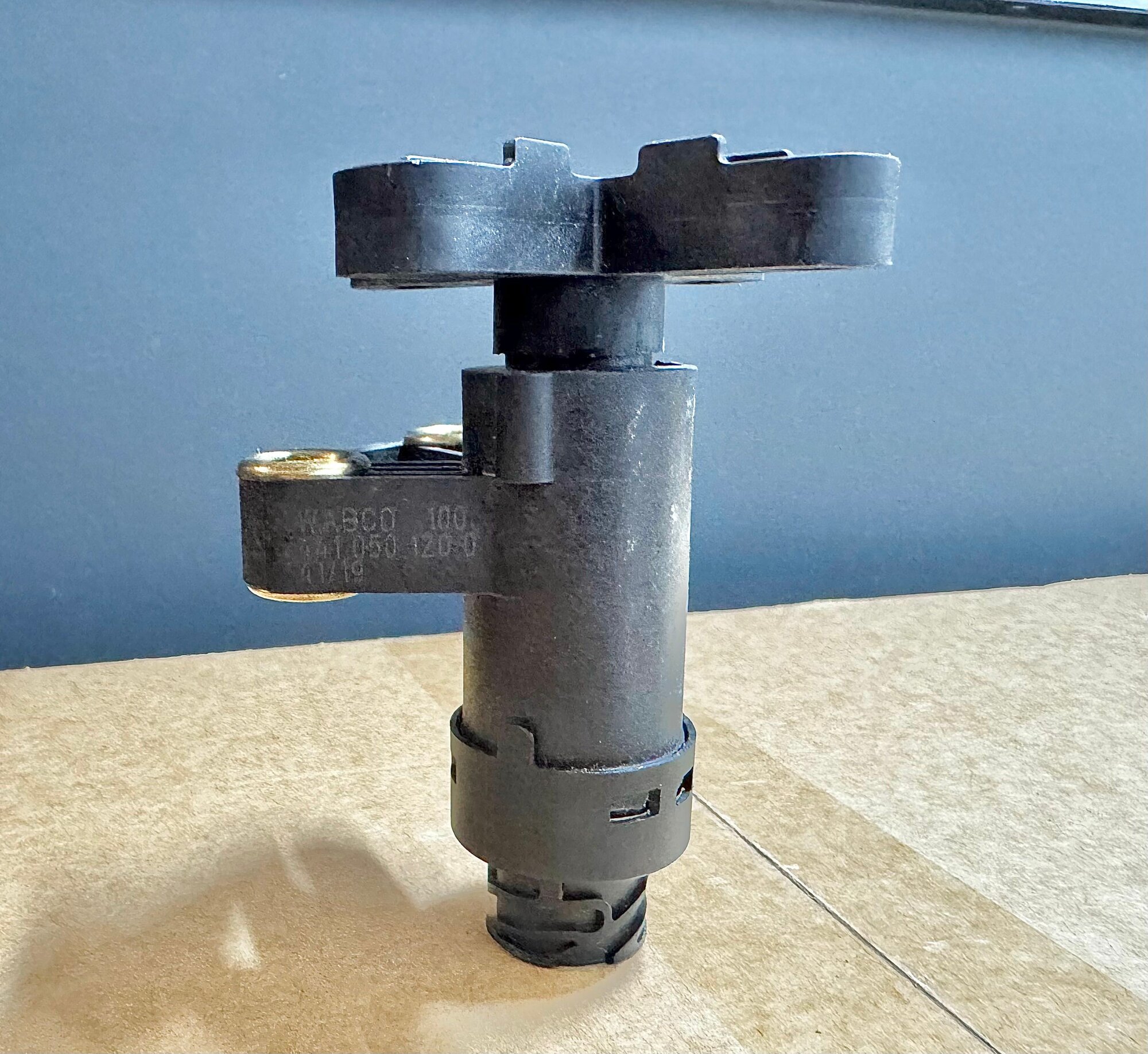 Датчик положения кузова ECAS WABCO 441 050 120 0