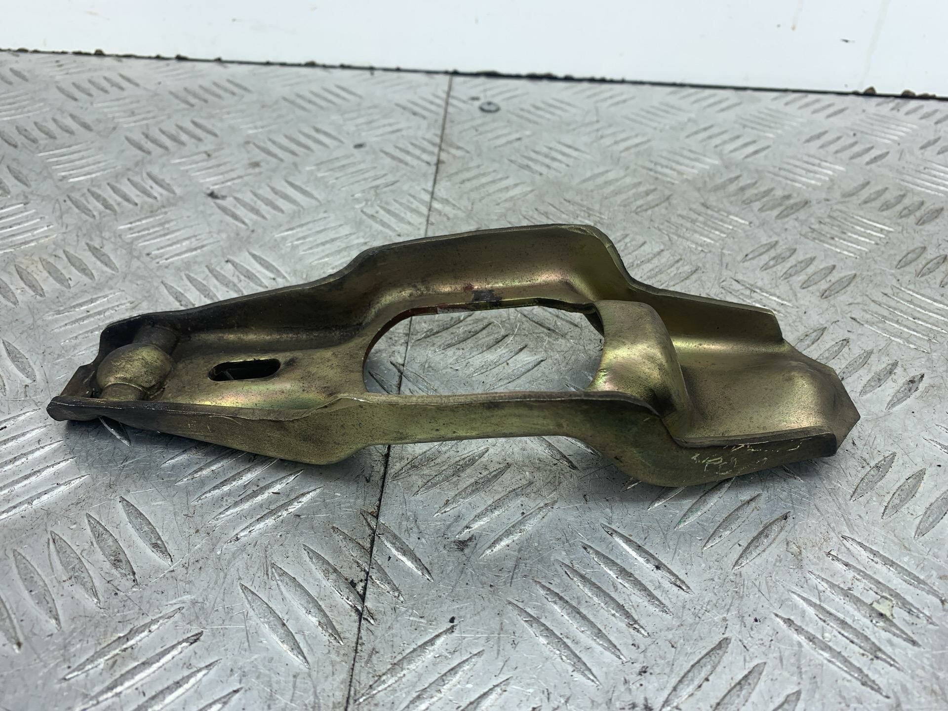 Вилка сцепления Audi A6 C5 рест. (2001 - 2005) 012141719B