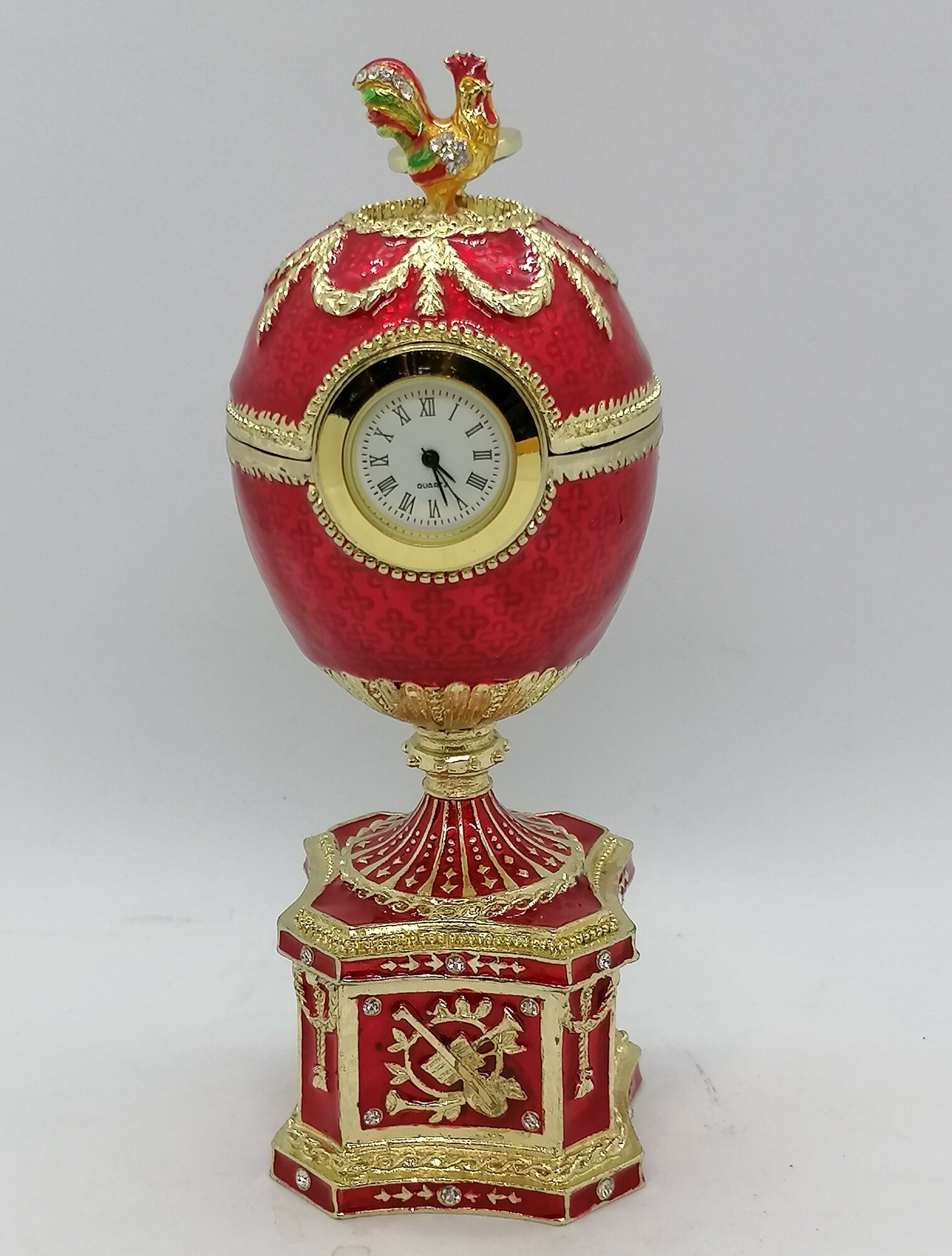 Яйцо Фаберже с часами с петушком на подставке , красное. арт.593