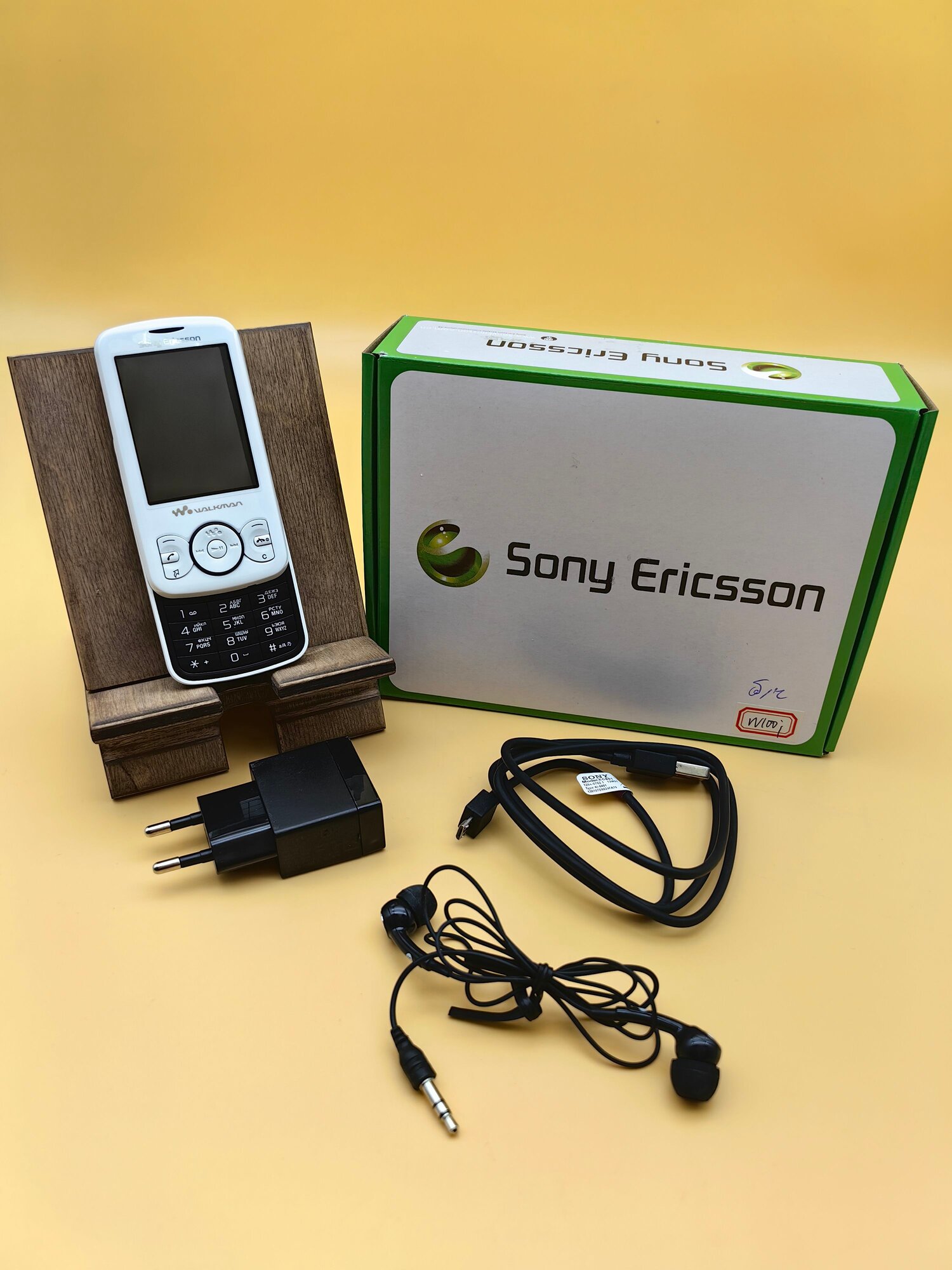 Мобильный кнопочный телефон слайдер Sony Ericsson W100i Spiro, Белый-черный