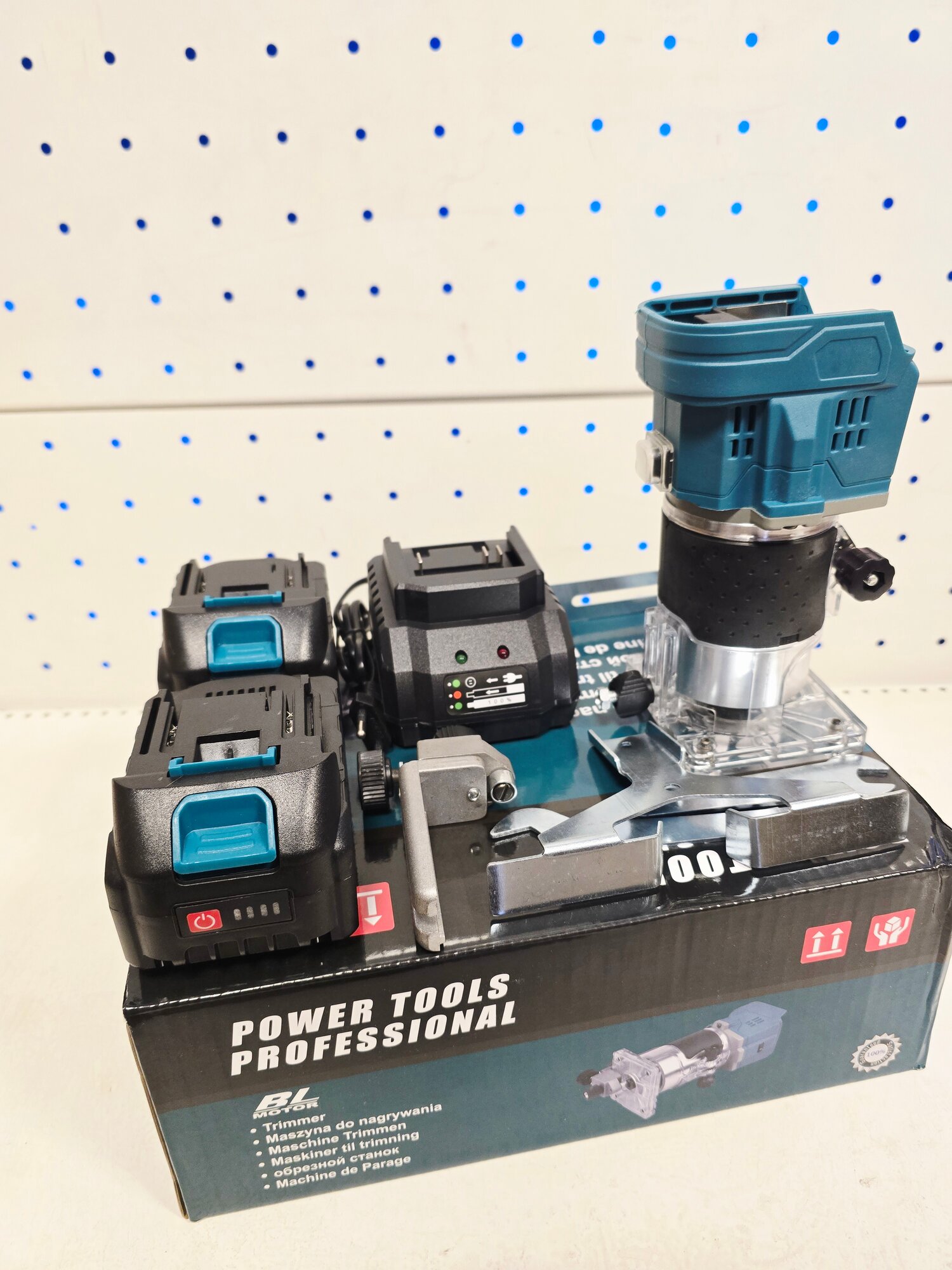 Аккумуляторный фрезер кромочный Smart MKD-21V, 21В, 2х4Ач, регулировка оборотов, цанга 6мм