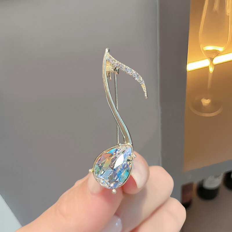 Брошь, фианит