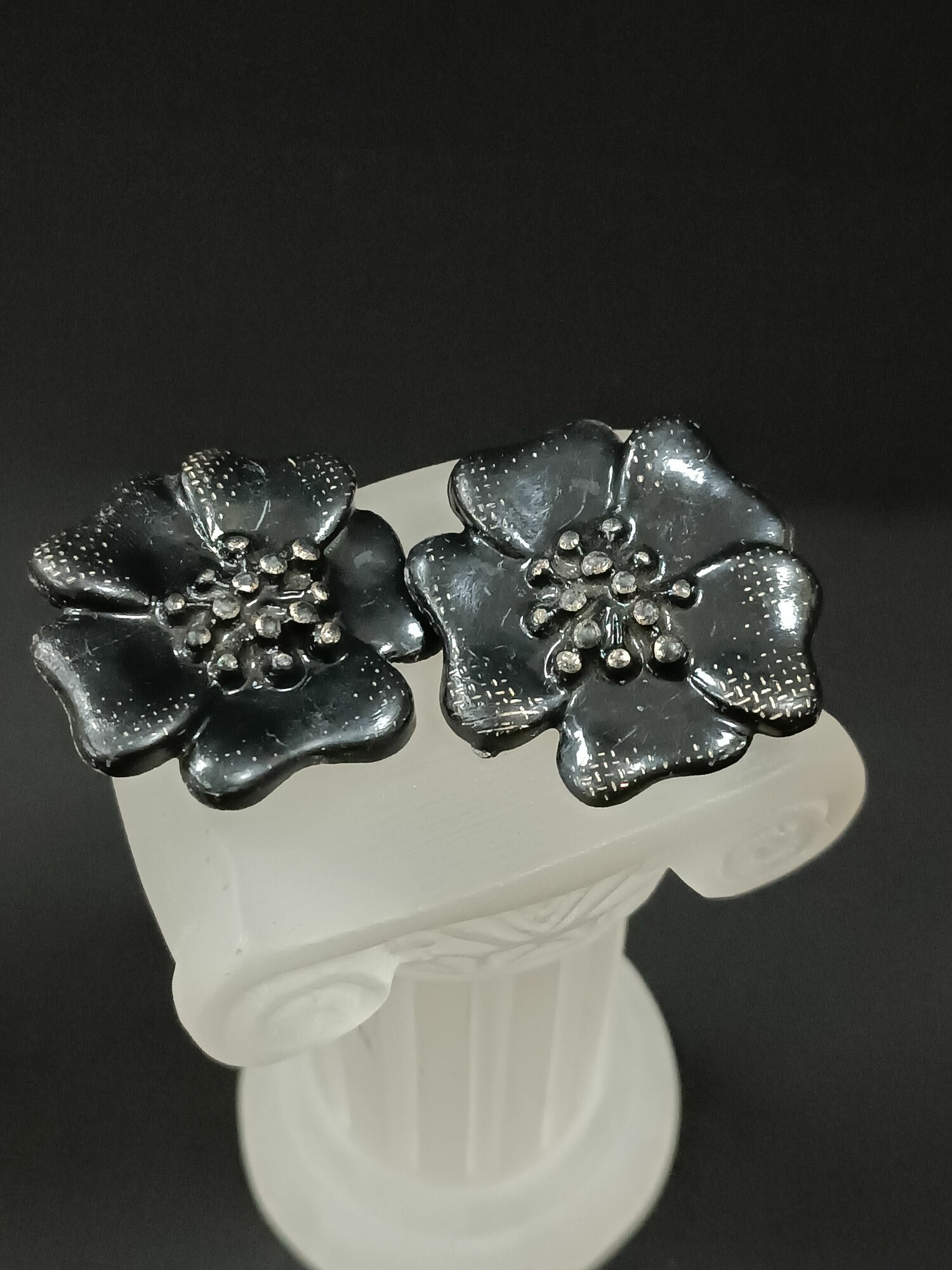 Винтажные пластиковые серьги клипсы в виде цветов