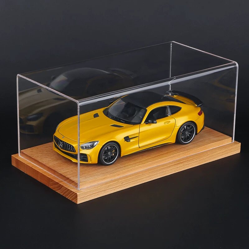 Модель автомобиля AMG GTR 1:25, алюминиевая, желтая с деревянной подставкой и прозрачным покрытием - коллекционный