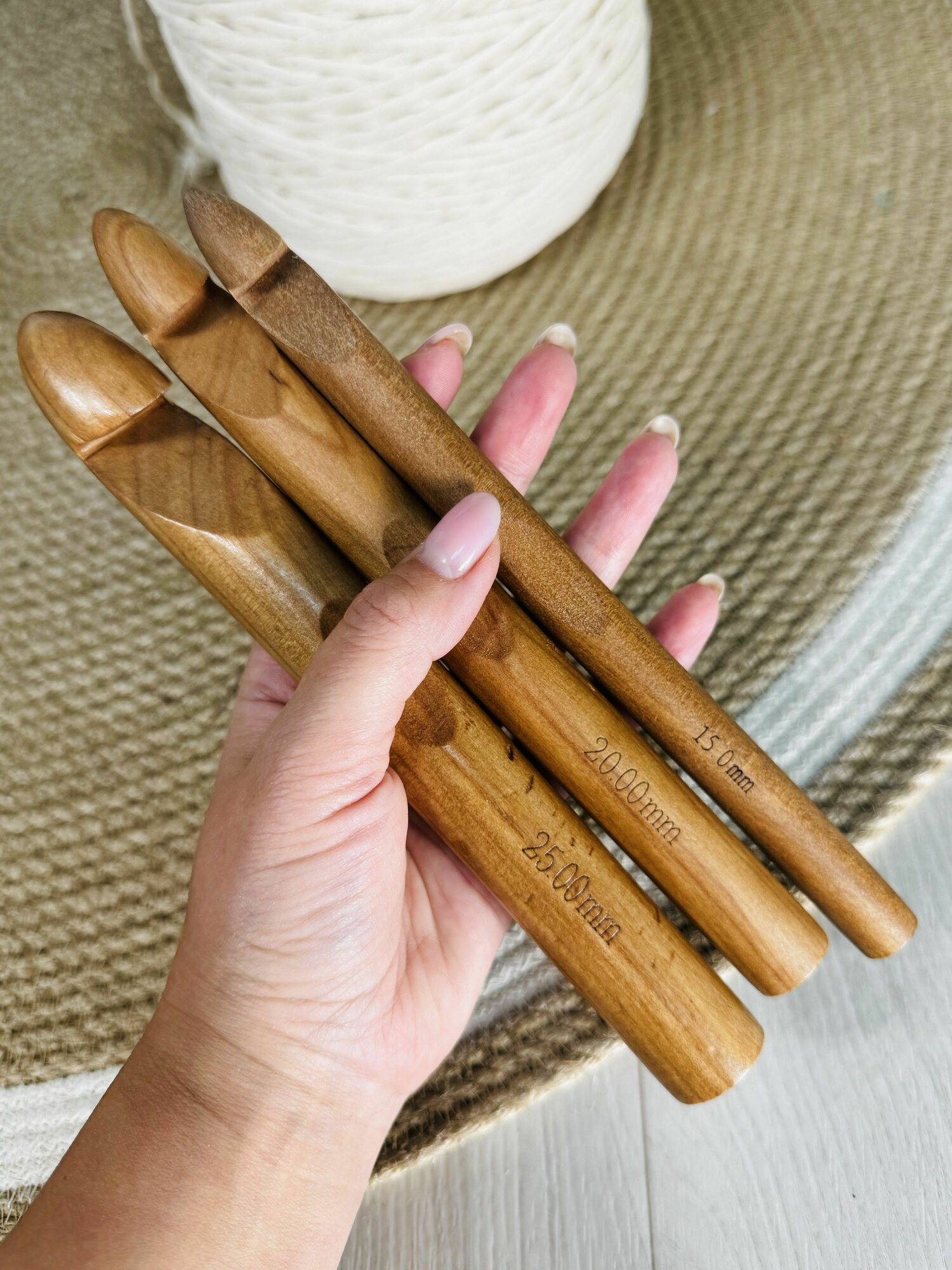 Набор деревянных крючков для крупной вязки 3в1 размеры 25, 20 и 15 мм