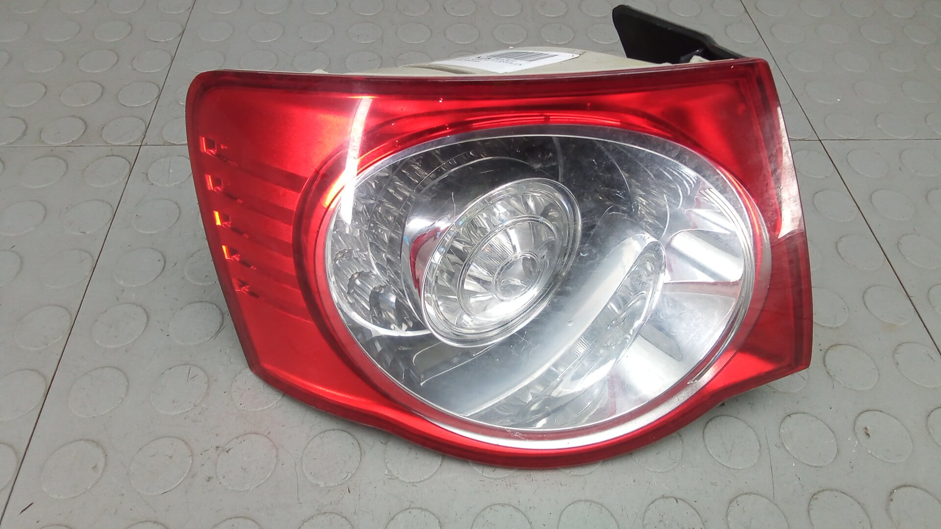 Фонарь задний левый VOLKSWAGEN JETTA 5