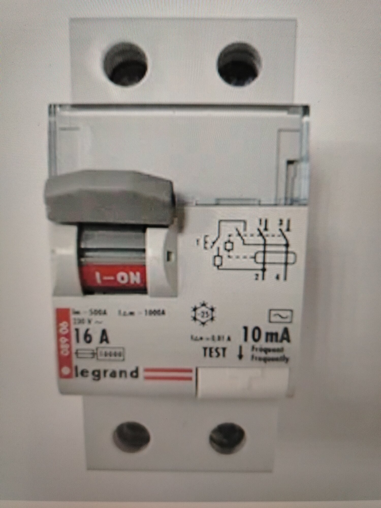 Устройство защитного отключения (УЗО) / Выключатель дифференциального тока (ВДТ) Legrand 008906