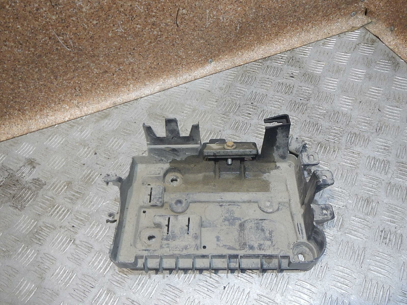 Б/У Крепление АКБ (корпус/подставка), Opel (Опель)-CORSA D (06-) OPEL CORSA D (06-) Без повреждений. 438301 GENERAL MOTO...