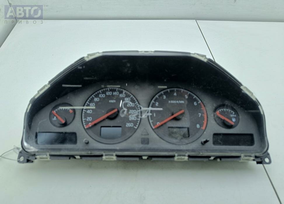 Щиток приборный (панель приборов) Volvo V70 (2000-2007)