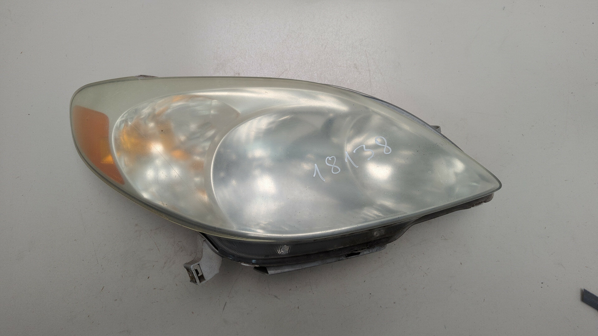 Фара (передняя) правая Toyota Matrix Б/У