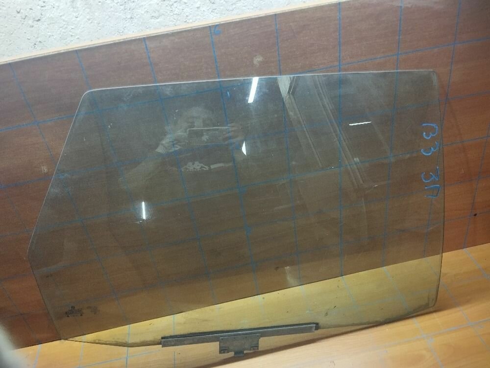 Стекло двери заднее правое Фольксваген Пассат Б3 Б/У с пробегом