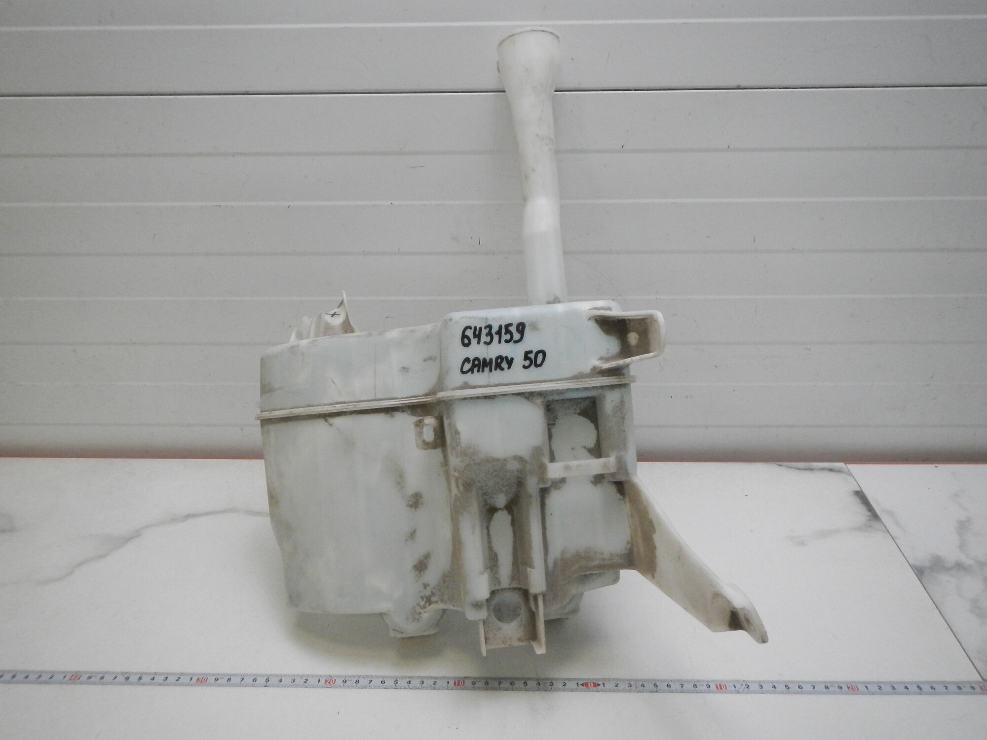 Б/У Бачок омывателя лобового стекла, Toyota (Тойота)-CAMRY 50 (11-18) TOYOTA CAMRY 50 (11-18) Деформация, задиры, сломан...