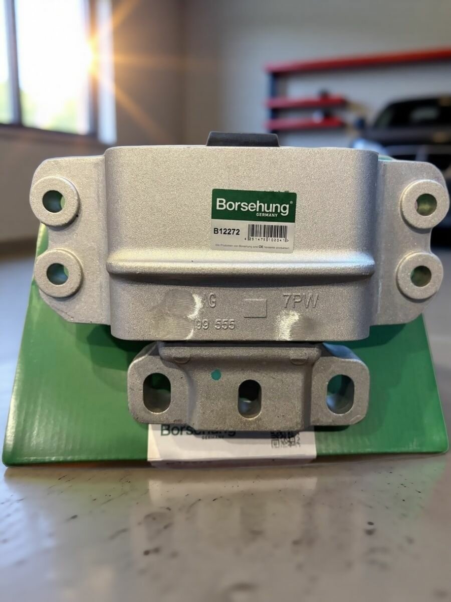 Опора двигателя левая для Audi, Seat, Skoda, Volkswagen. Borsehung B12272