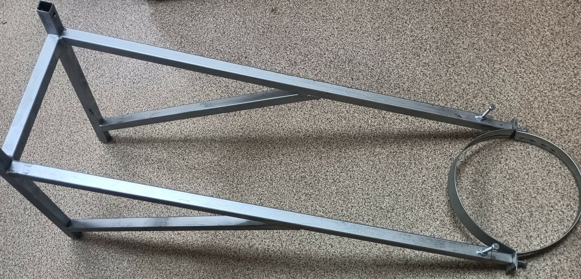 Кронштейн стеновой телескопический усиленный для дымохода и вентиляции ф200-210мм, вылет от стены 1150мм