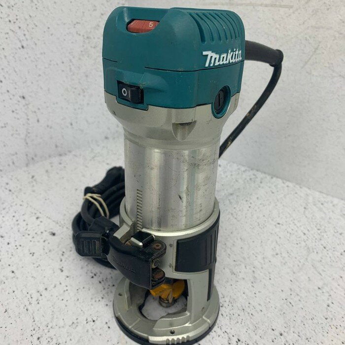 Фрезер Makita RT0700C