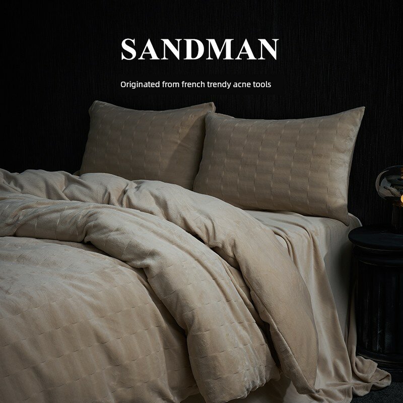 Комплект постельного белья SANDMAN из четырех предметов: осенне-зимний, из молочного вельвета с мехом, доступная