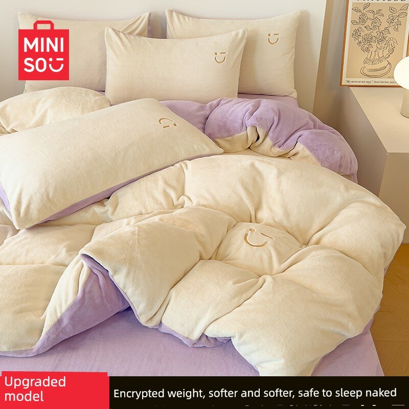Комплект постельного белья Miniso из молочного вельвета, четыре предмета; комплект из кораллового флиса, три предмета;