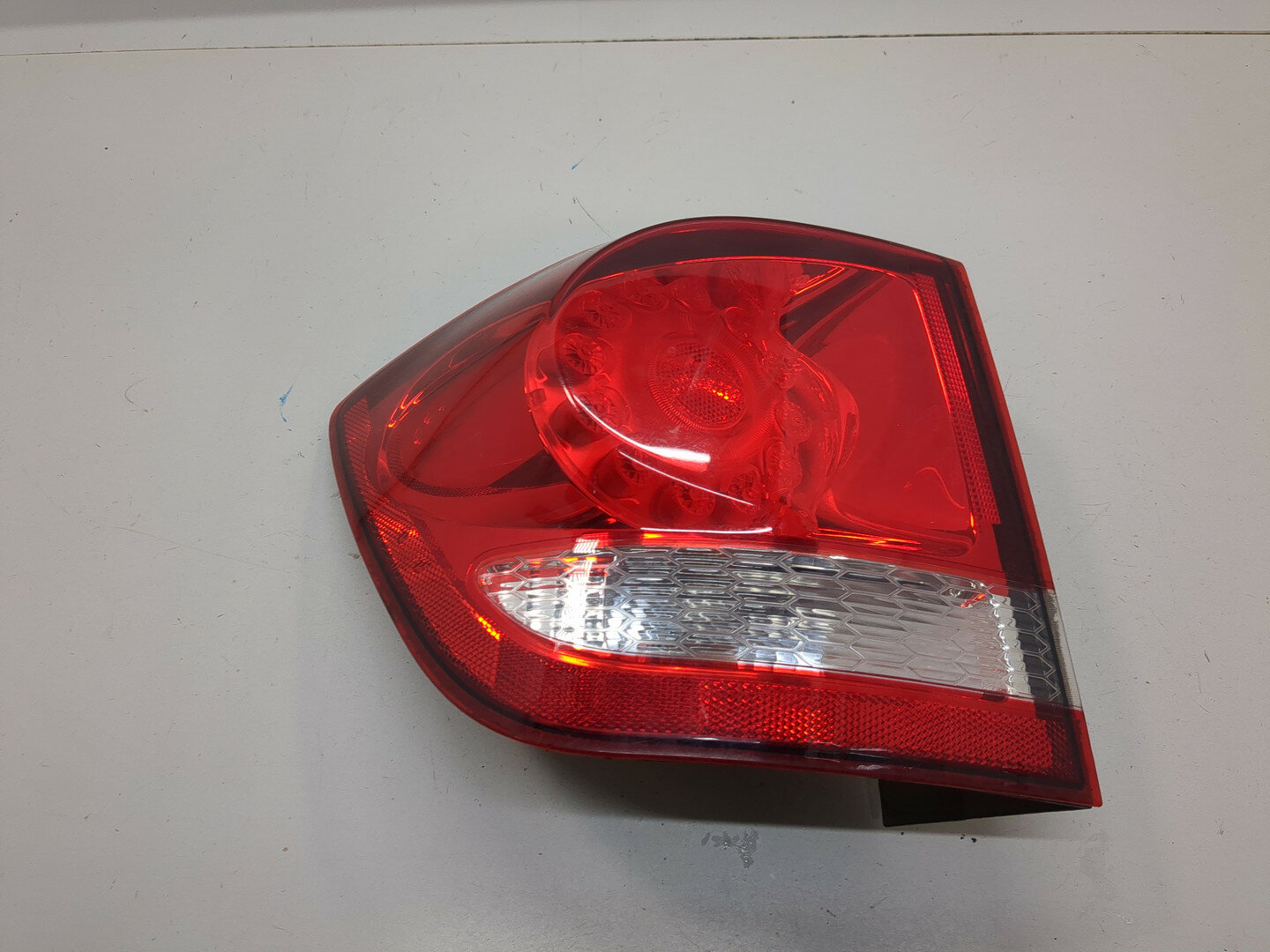 Фонарь (задний) левый Dodge Journey Б/У
