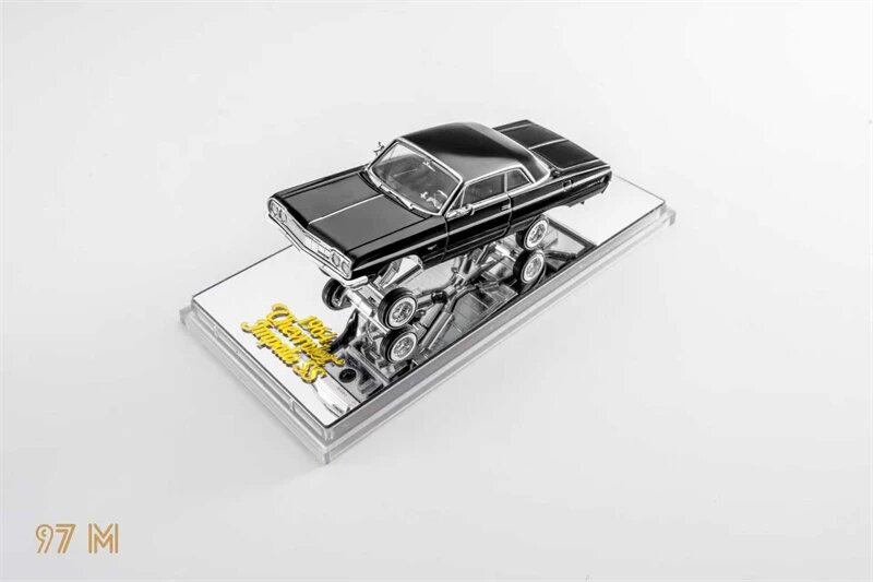 Модель автомобиля Bburago Chevrolet Impala 1964 LowRider 1:64, черный