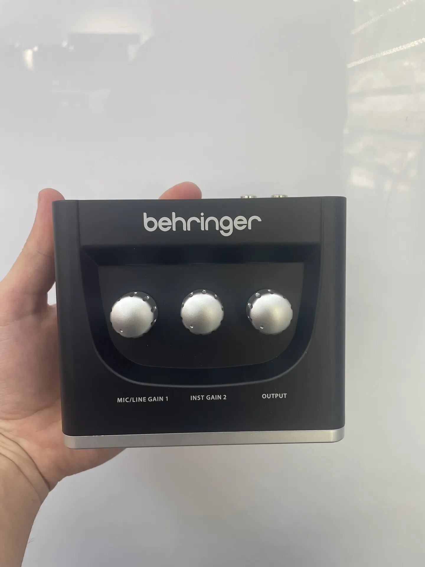 Внешняя звуковая карта Behringer U-PHORIA UM2 — фото 1