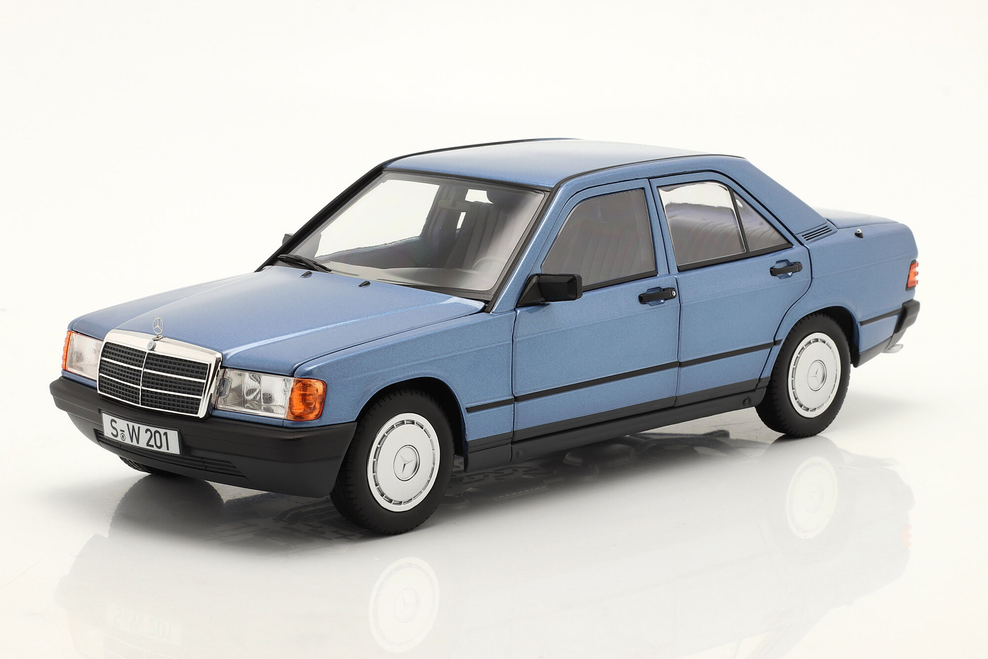 Модель коллекционная NOREV MERCEDES-190E W201 c-class 1982-1988 light blue metallic