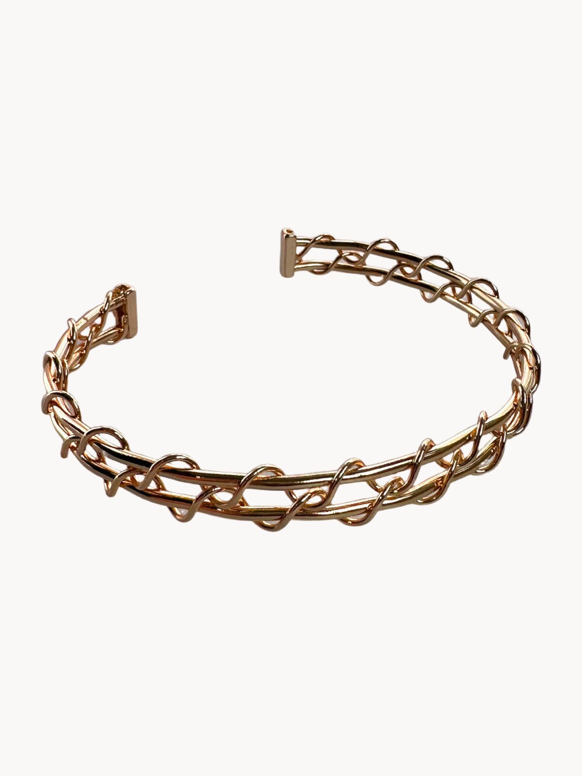 Жесткий браслет