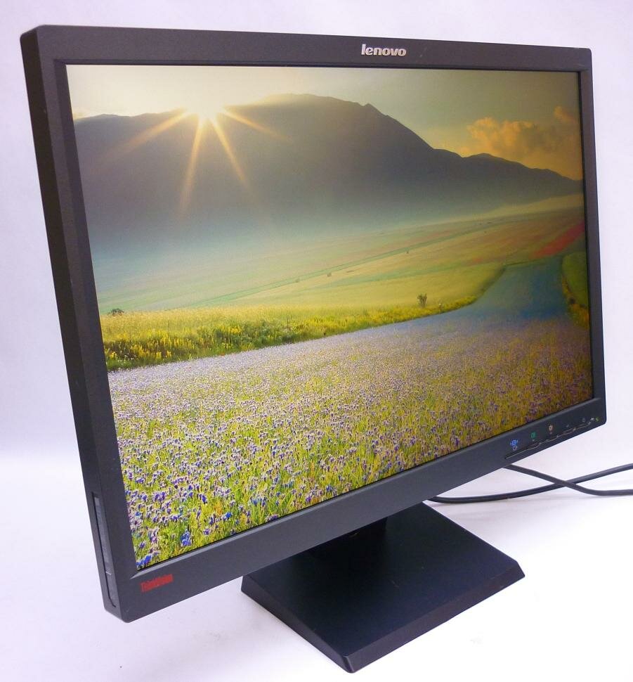 Монитор 22" Lenovo L2250p незначительные царапинки