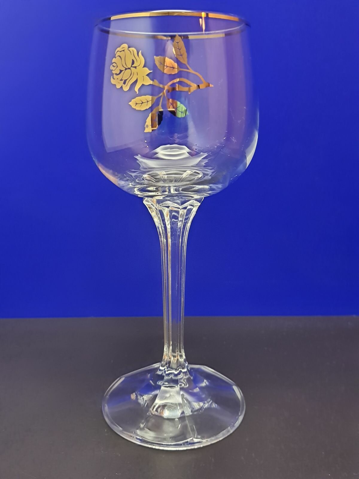 Бокал винтажный на резной ножке Золотая роза, 16,5см, Богемия, Чехословакия, 80-90 гг